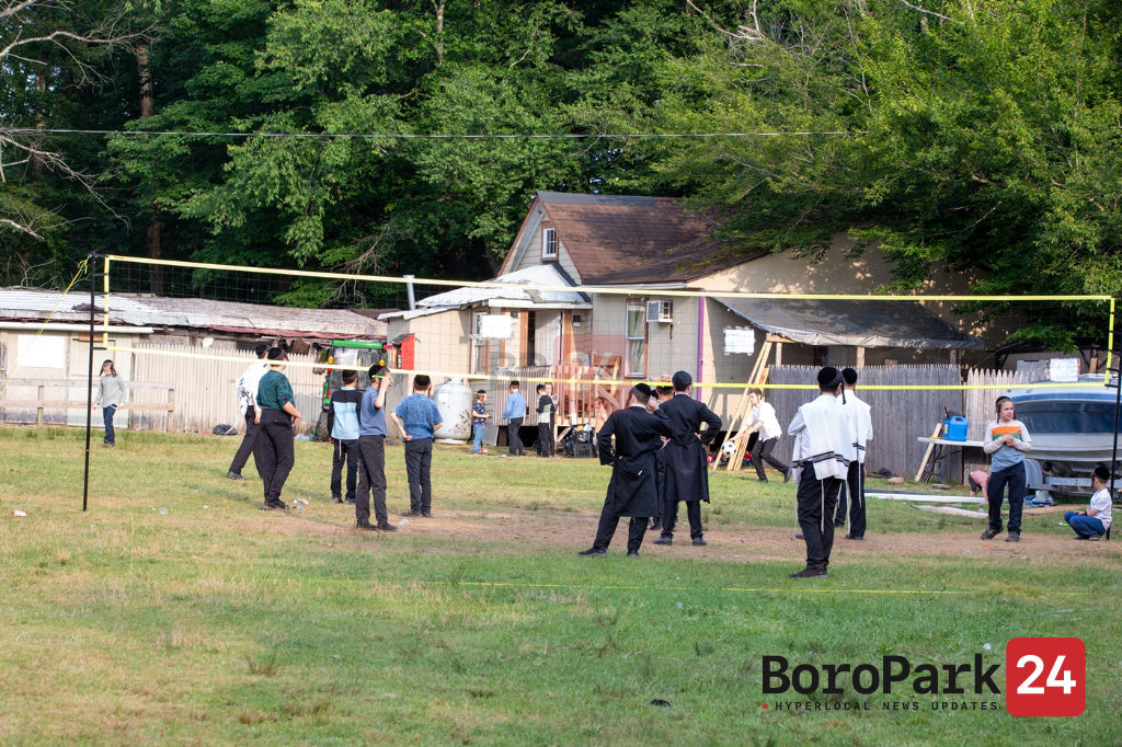 Photo Gallery: A Visit in Sanz Klausenberg Camp in Woodbourne – Boro ...