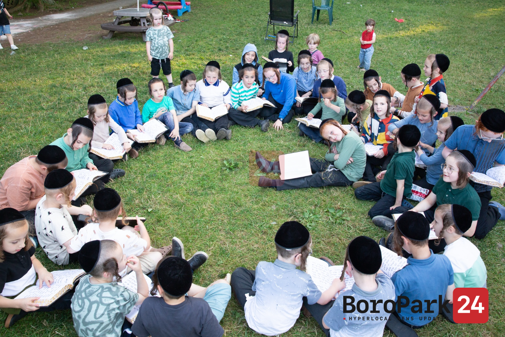 Photo Gallery: A Visit in the Chernovitz Bungalow Colony – Boro Park 24