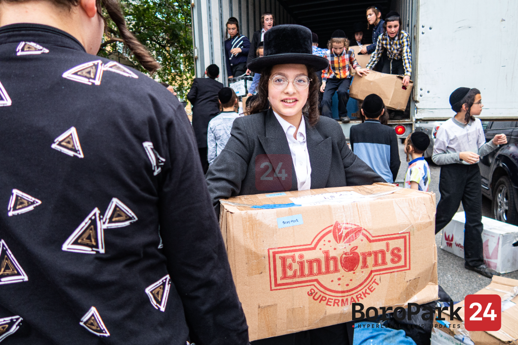 Bachurim arriving home to Boro Park after a summer in Camp Viznitz ...