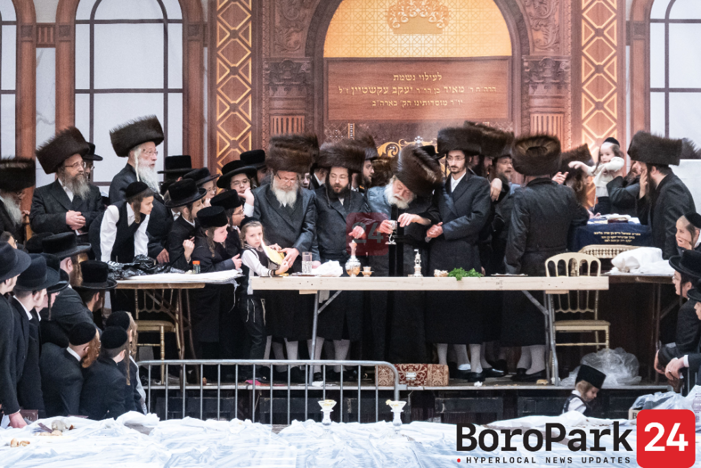 Toldos Avrhom Yitzchok Rebbe Spends Shabbos with Hundreds of Chasidim ...