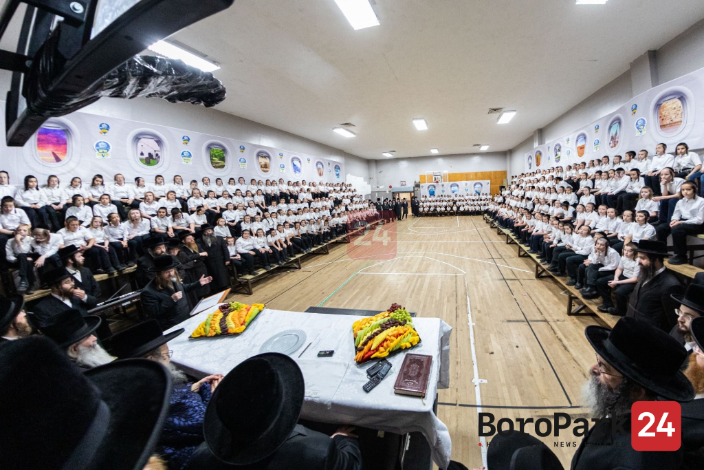 Photo Gallery: Bobov-45 Rebbe visiting the Bobov-45 Day Camp in Boro ...