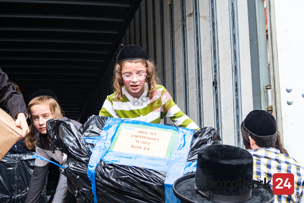 Bachurim arriving home to Boro Park after a summer in Camp Viznitz ...