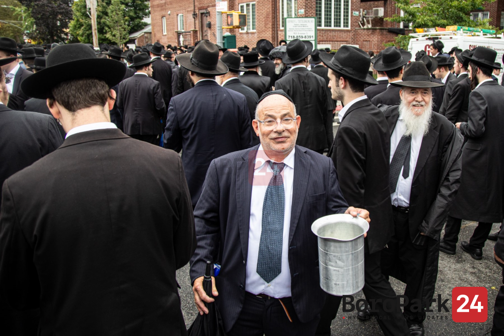Photo Gallery: Levaye of Rav Aaron Schechter, zt”l, Rosh Yeshivas ...