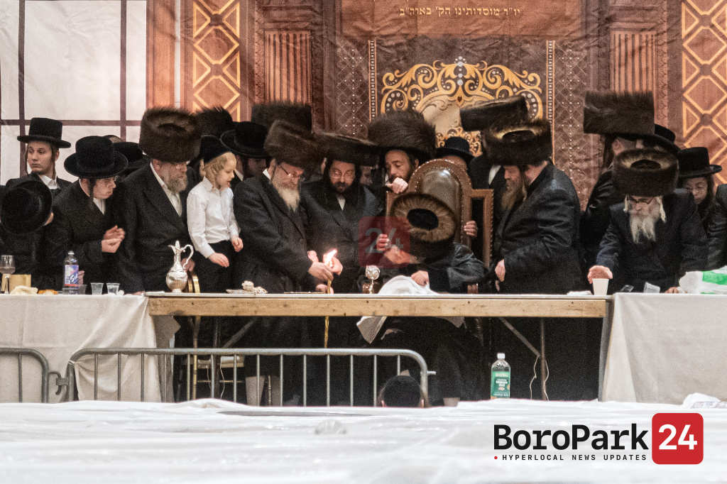 Photo Gallery: Toldos Avrohom Yitzchok Rebbe Motzei Shabbos in Boro ...