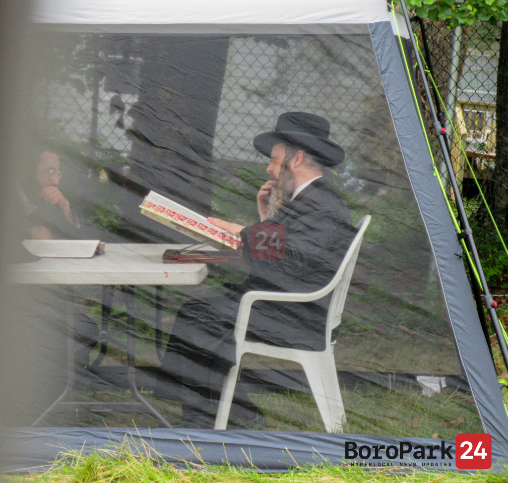 Photo Gallery: Verdan Boro Park Rebbe in the Verdan Bungalow Colony in ...