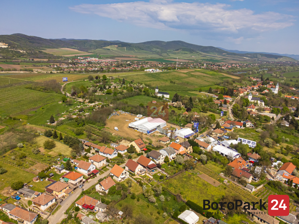 Photo Gallery: Yurtzat of Reb Shaye of Kerestir In Reb Shayala's House ...