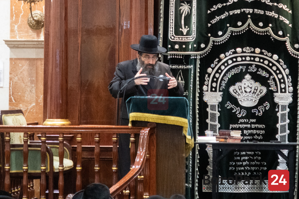 Photo Gallery: Hagaon Rabbi Tzvi Meir Silberberg giving a Shmooze in ...