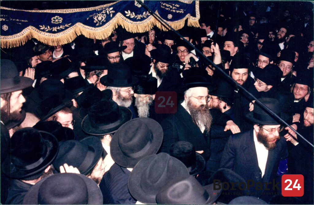 Tosher Rebbe to Arrive Sunday in Honor of Hachnosas Sefer Torah in his ...