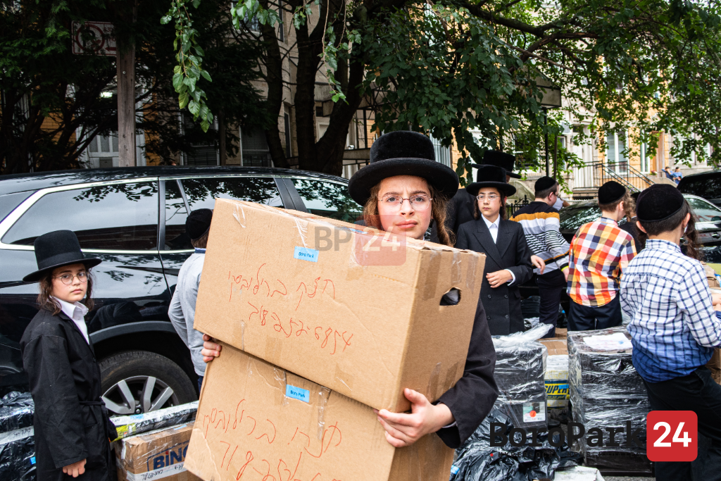 Bachurim arriving home to Boro Park after a summer in Camp Viznitz ...