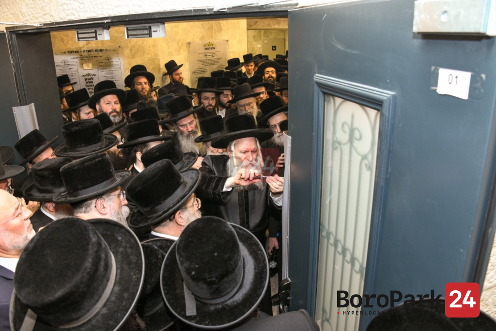 Photo Gallery: Bobov Rebbe visits Israel - Part 1 – Boro Park 24