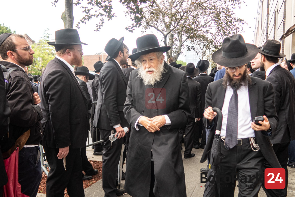 Photo Gallery: Levaye of Rav Aaron Schechter, zt”l, Rosh Yeshivas ...