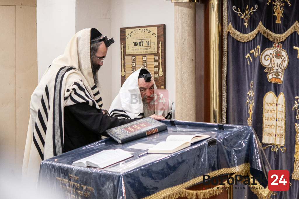 Lelov Rebbe davening Shachris in His Shul in Boro Park – Boro Park 24